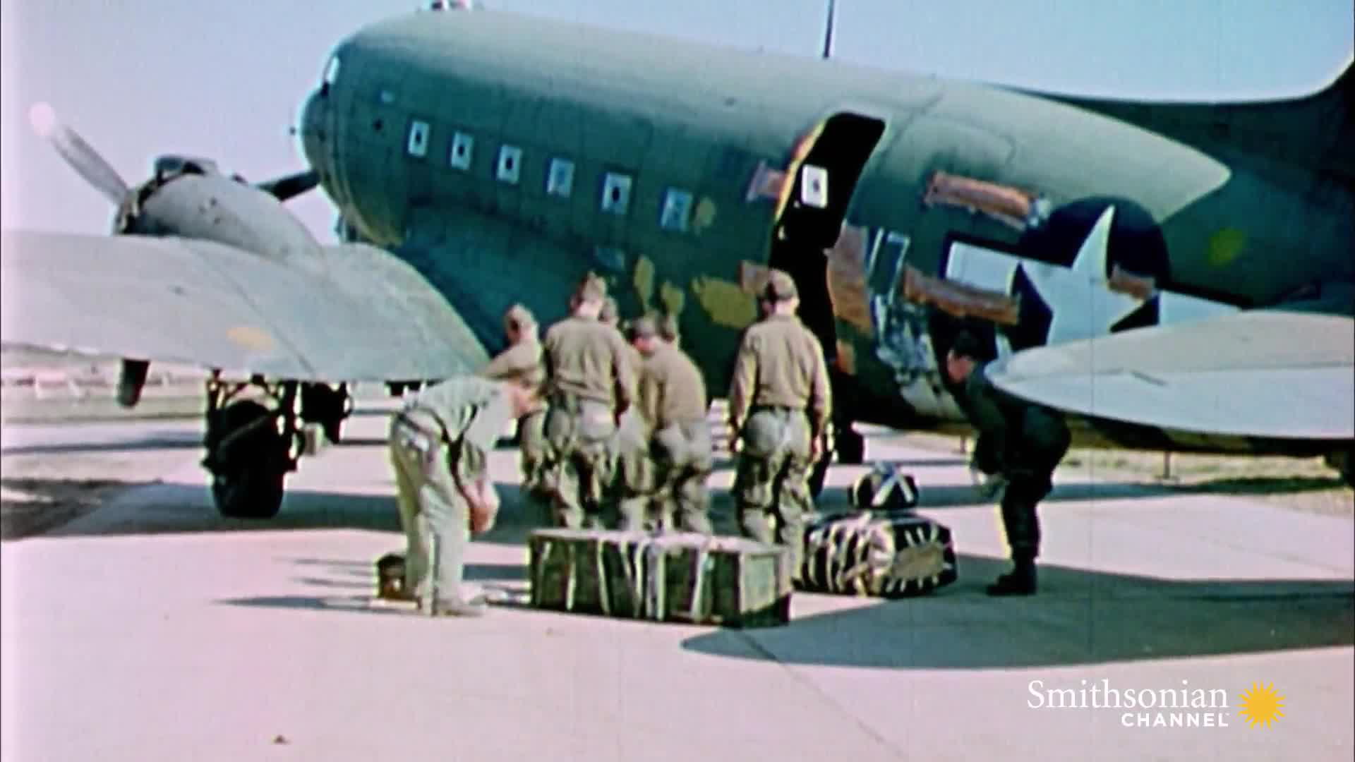 What It Was Like to Parachute Into Enemy Fire in WWII Smithsonian Magazine