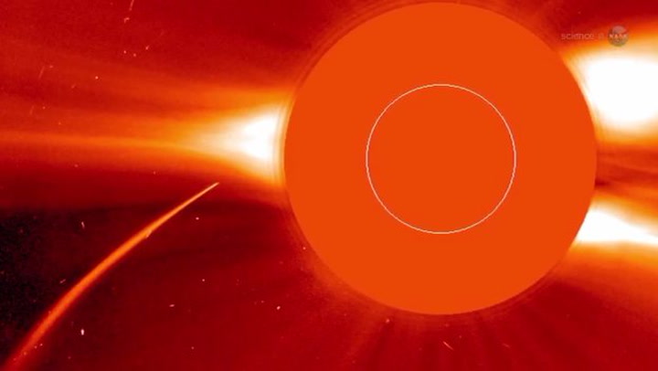 A Comet Zooms Close to Earth This Month Smithsonian Magazine