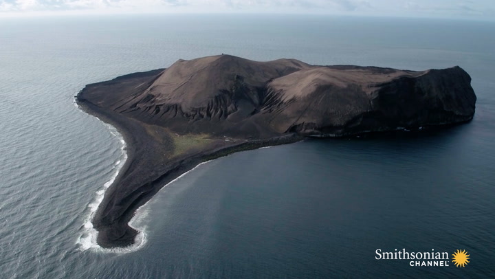 This Icelandic Volcano Recreates Early Conditions on Earth Smithsonian ...